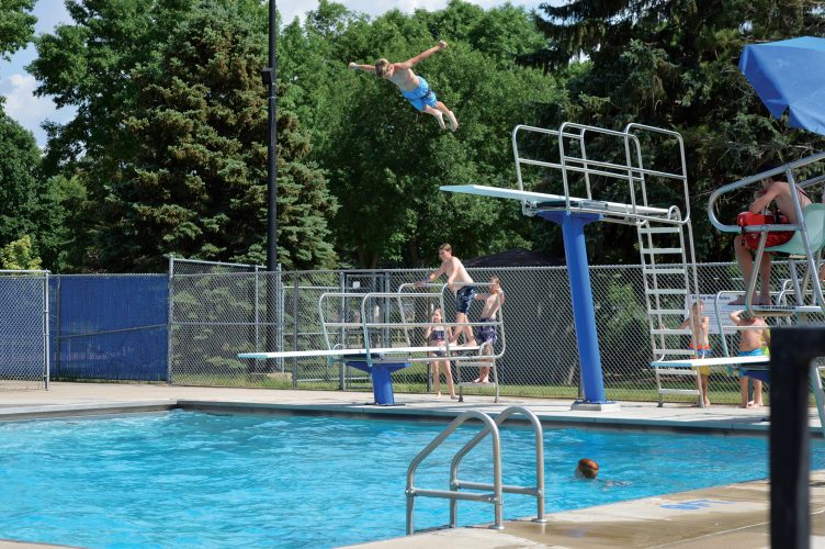 Testing the waters | News, Sports, Jobs - Marshall Independent